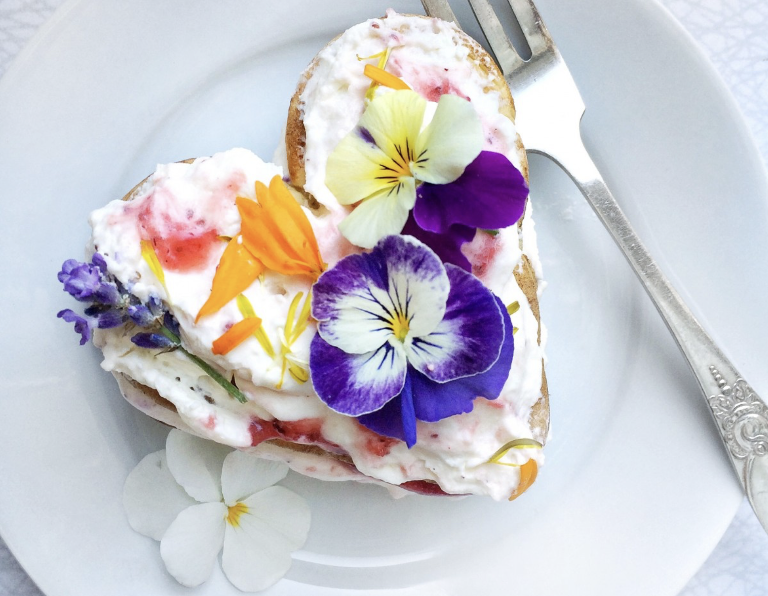 Edible Flowers: 13 Favorites for Baked Goods & Beyond | Southern ...